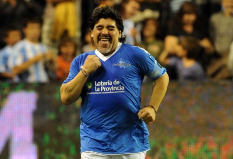 Nueva Farandula: ROBARON A MARADONA ARITO DE 2000 DOLARES