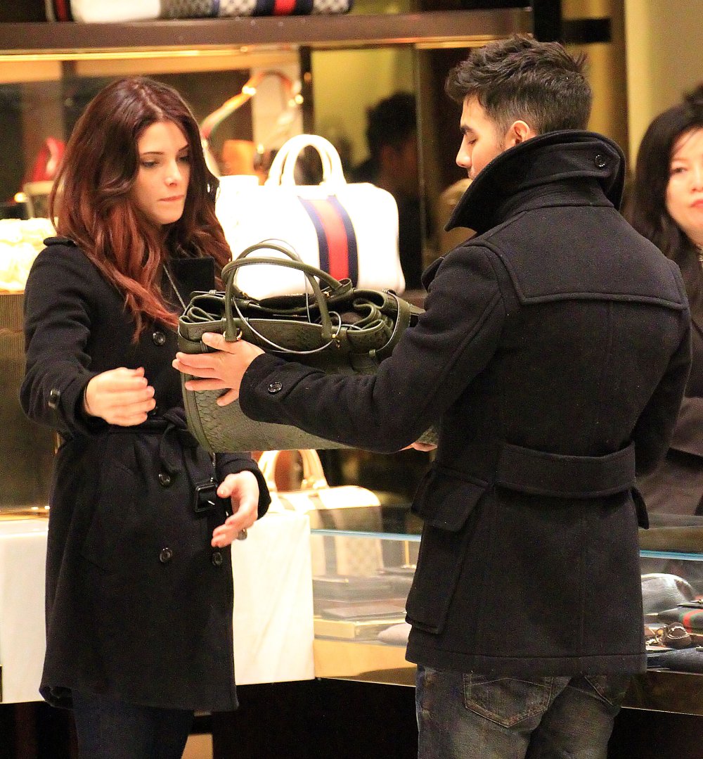 Celebrity Buzz: Celebrity Shopping