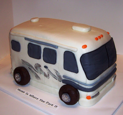 K's Cakes: Other views of the RV cake