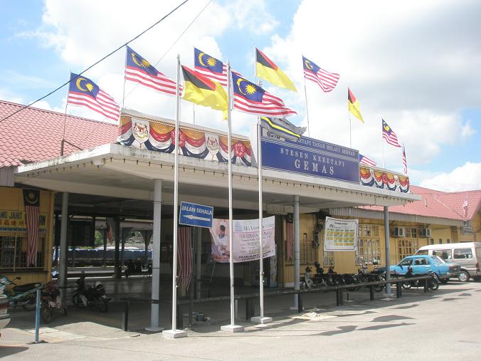BERPETUALANG KE ACEH: Train station of Gemas