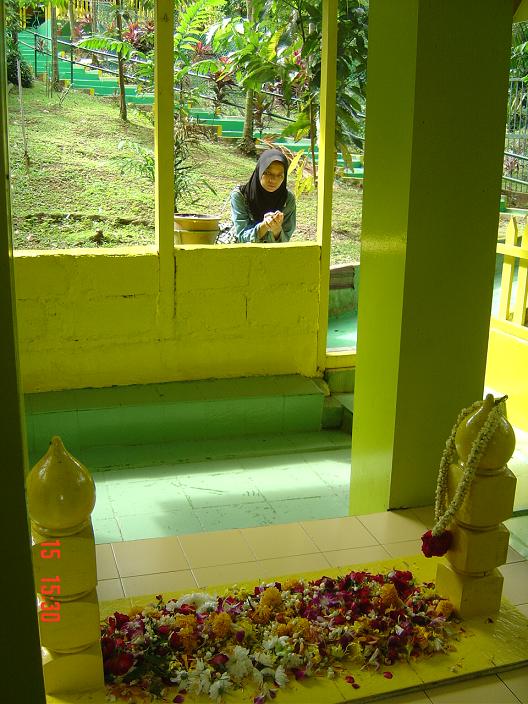 BERPETUALANG KE ACEH: The tomb of the princess Radin Mas