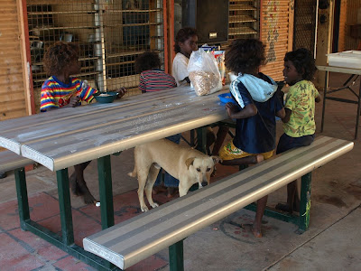 Jay's Yarns from the Top End: Visit to Manmoyi