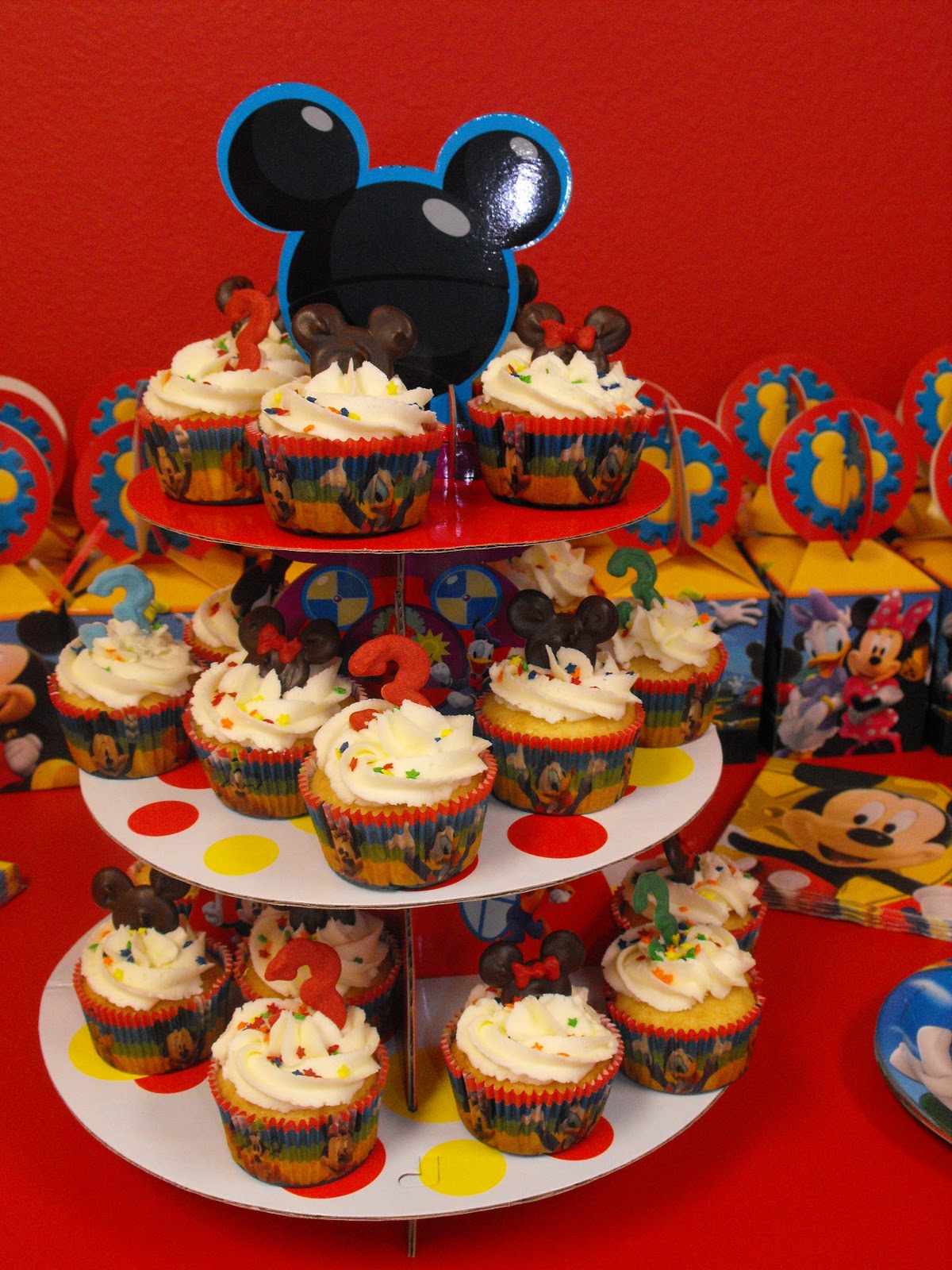 AJ's Cupcakes: Mickey & Minnie Cupcakes