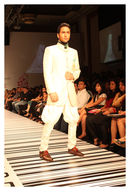 More Mischief: Deepak Shah Collection - 'Show Stopper' of Pune Fashion ...