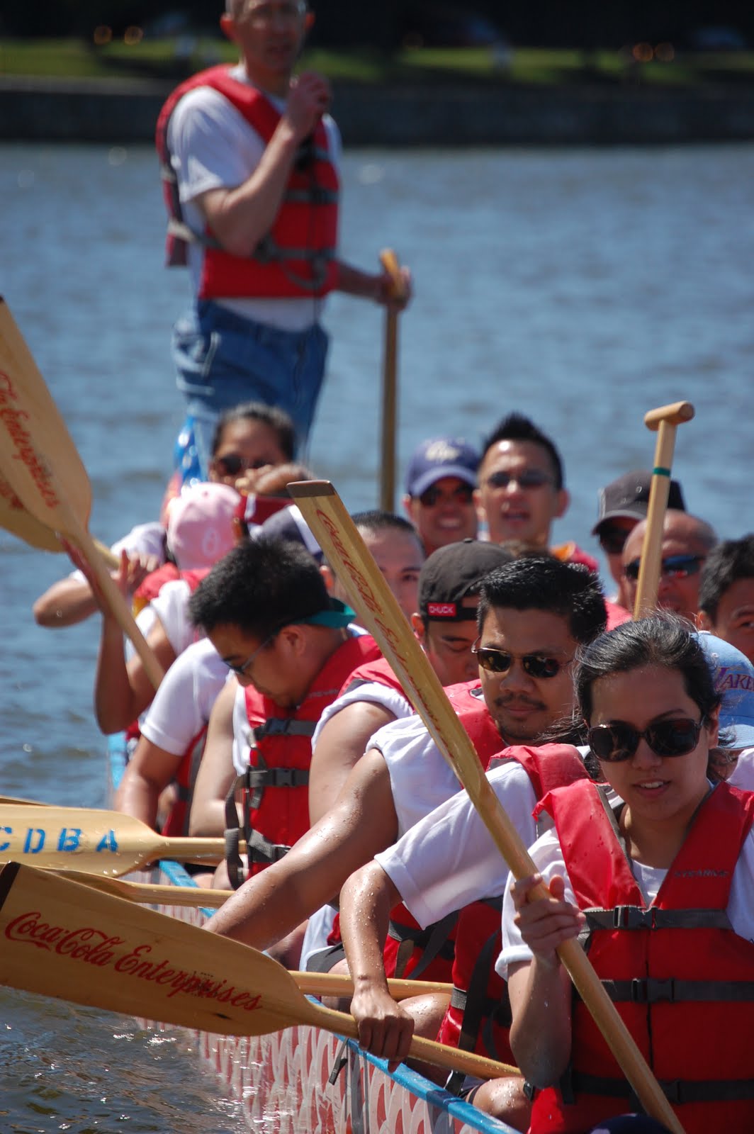 Bong in Virginia: PINOY YUPPIES STROKE FOR GOLD IN DRAGON BOAT RACE