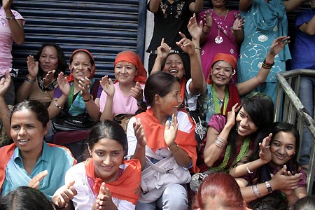 elsa yuen 袁鳳如 白白淨淨的美人兒,笑容甜美很可愛唷: 喜瑪拉雅山健行