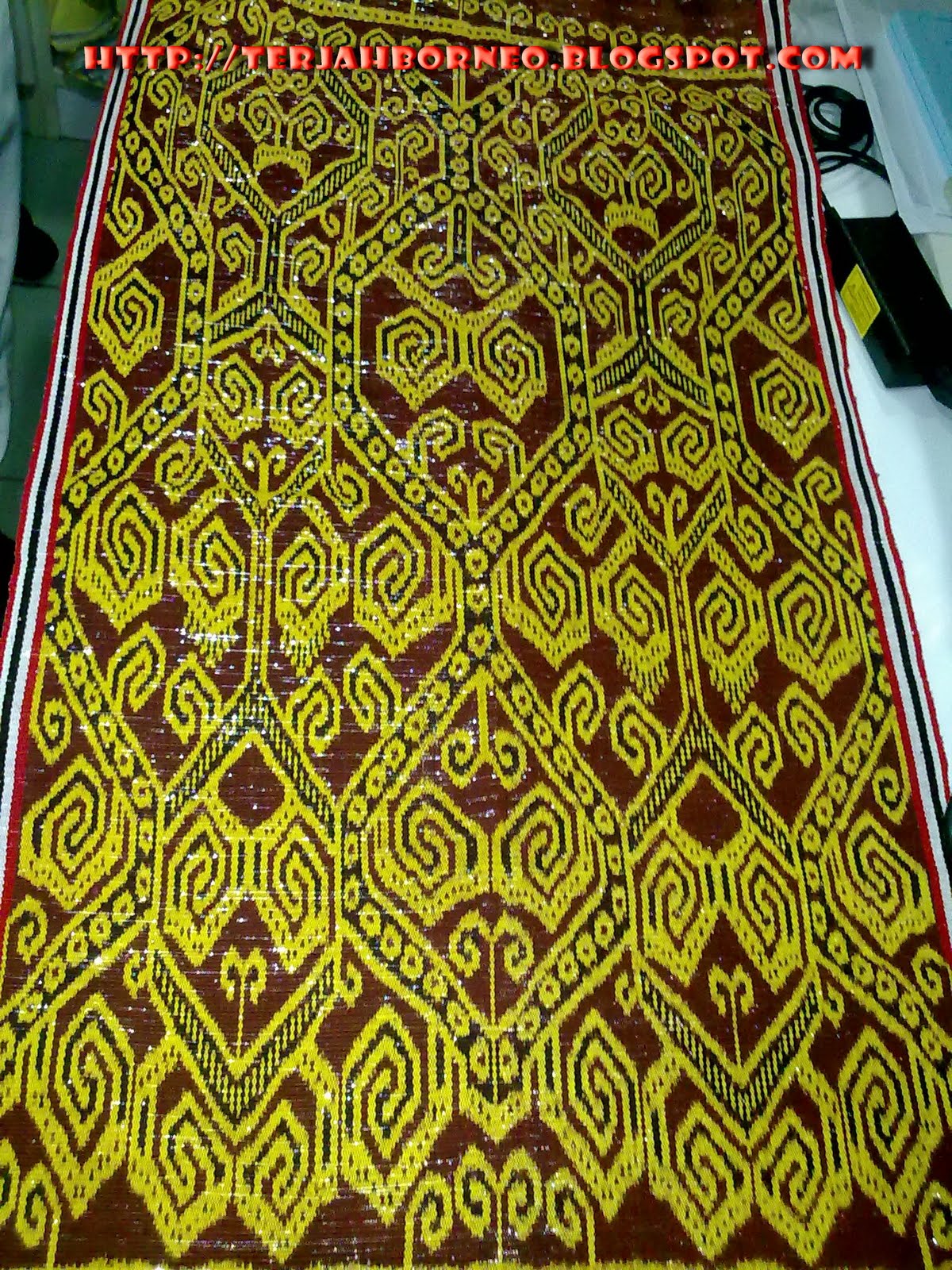 AMAZING BORNEO: Pau Kumbu..cotton blanket (FOR SALE!!!)