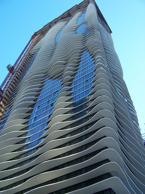 Aqua Tower - Inspired Inventiveness and Vision in Chicago ~ Kuriositas