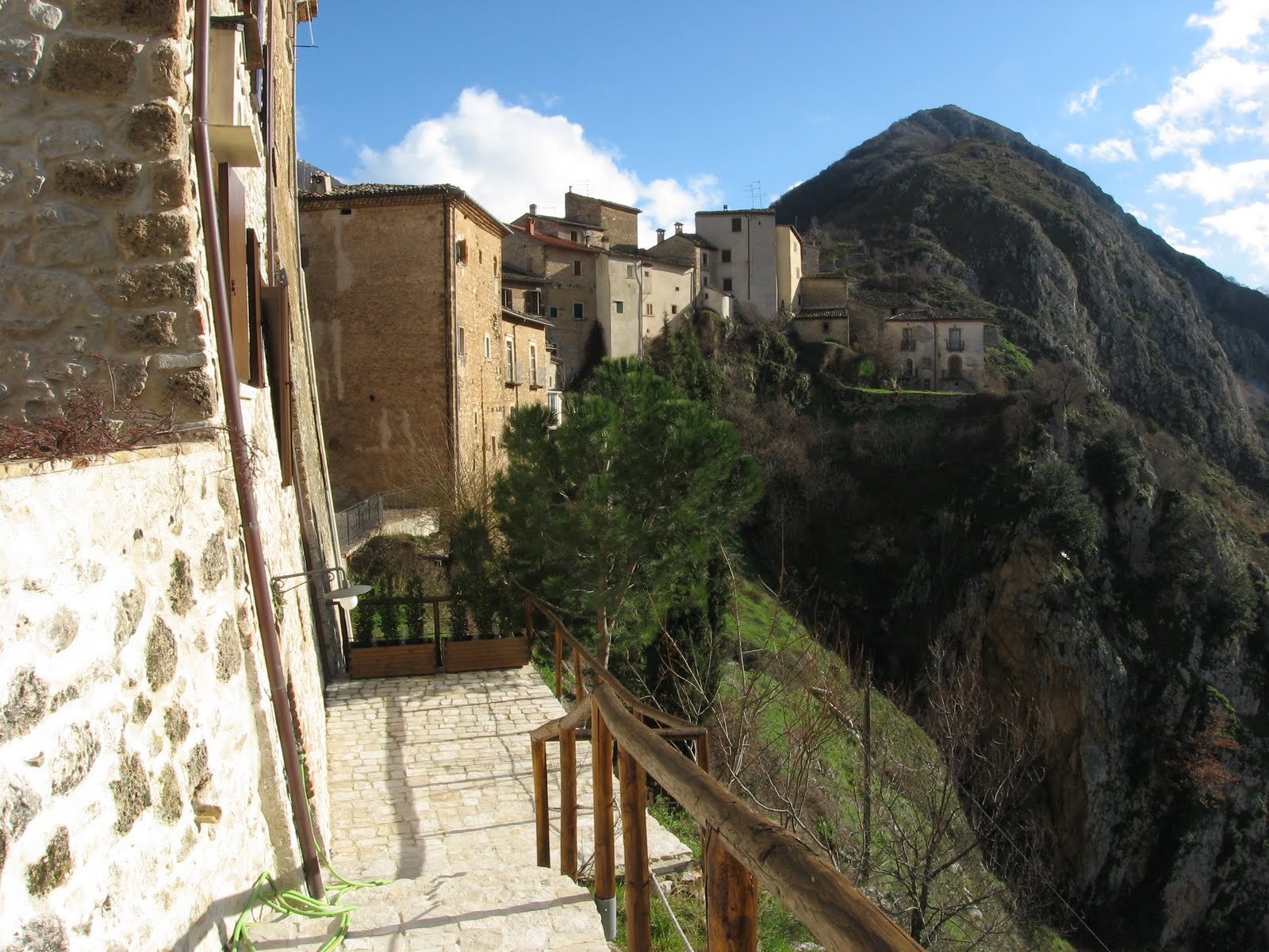 TonyLand: Con la famiglia a Castrovalva