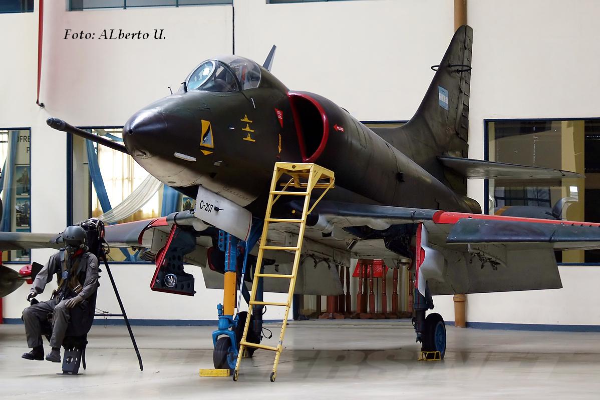 Douglas A-4 Skyhawk: C-207 Un Skyhawk, Mucha Historia