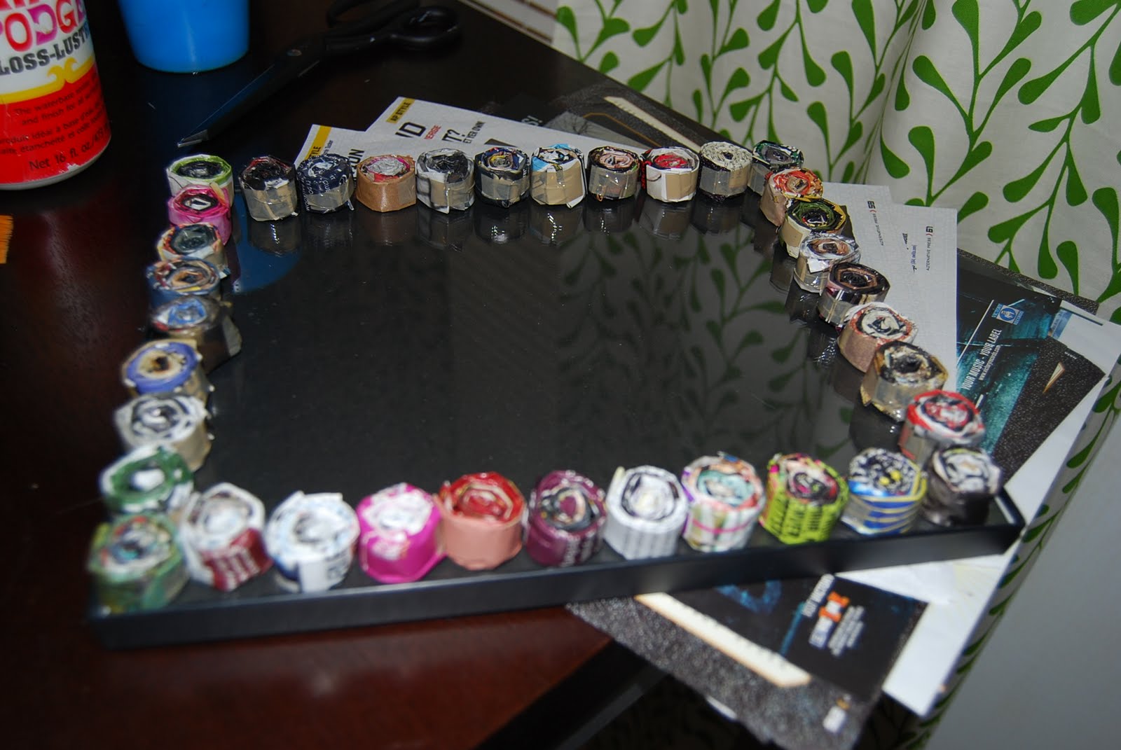 The Crafty Owl: Recycled Magazine Picture Frame