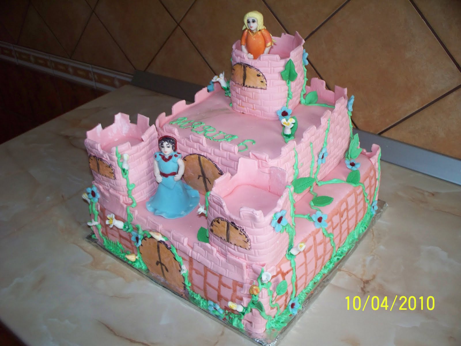 torturi si prajituri romanesti londra Daniela : tort castel cu printese