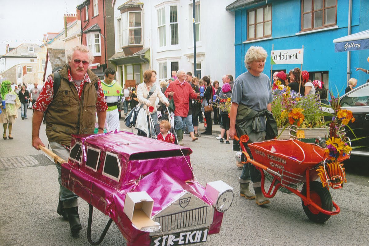 Borth Community Gardens: Pimp your Wheel barrow