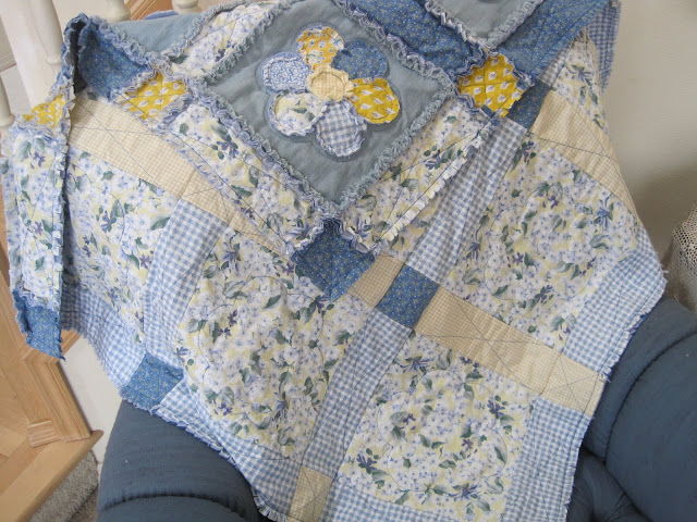 Tomila's Treasures: Denim and Cotton Flower Patch Rag Quilt