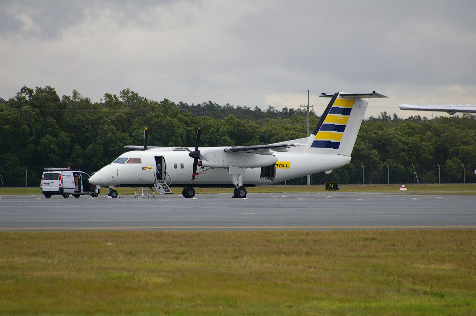 South East QLD Aviation News.: PDL TOLL Dash 8 at BNE