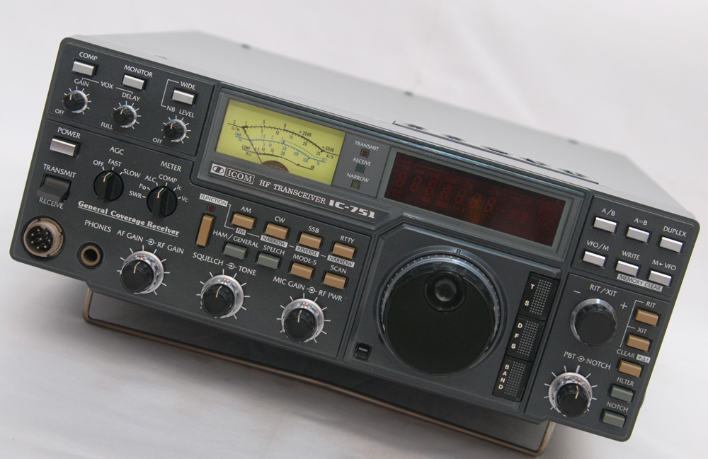 die - radio: HF ICOM IC-751(TERJUAL)