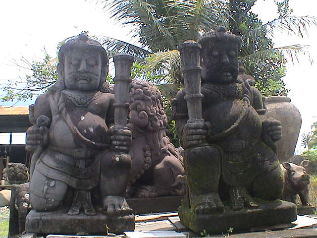 FOTO PATUNG GUPOLO - GUPOLO