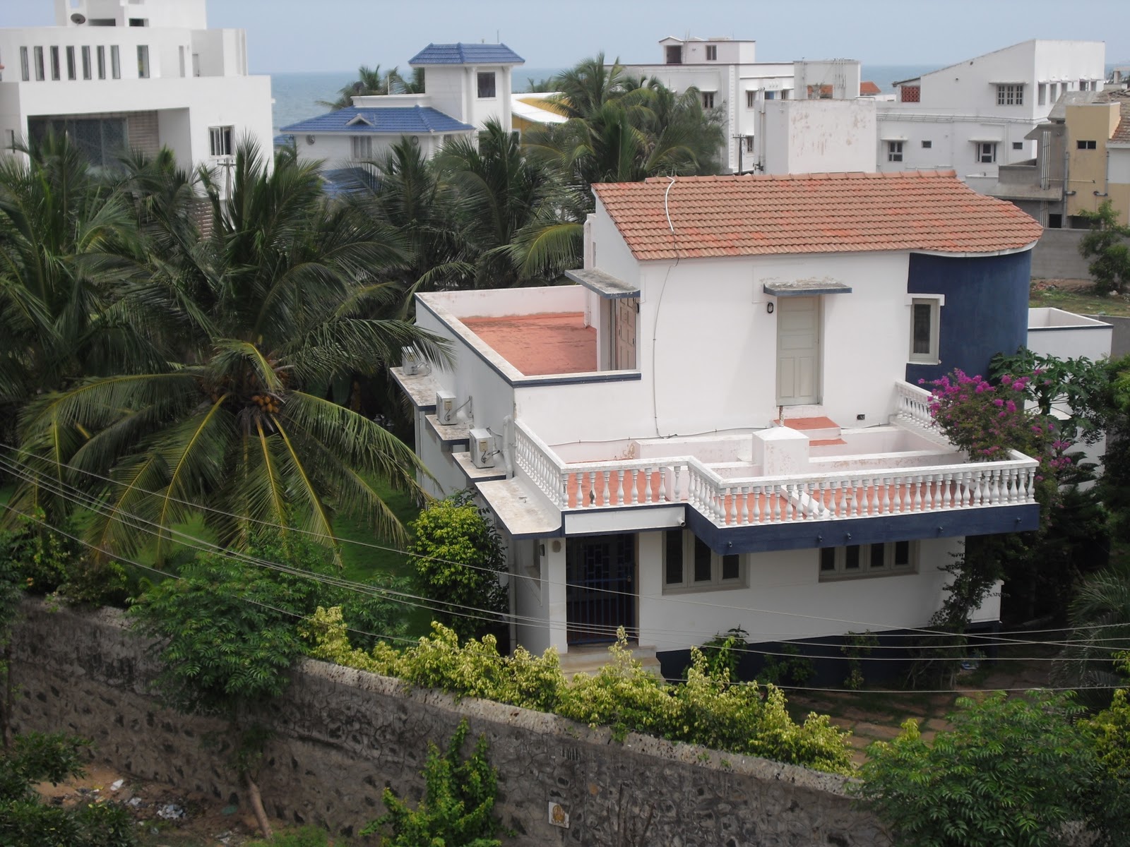 BEACH HOUSE: BEACH BUNGALOW IN E.C.R UTHANDI-CHENNAI