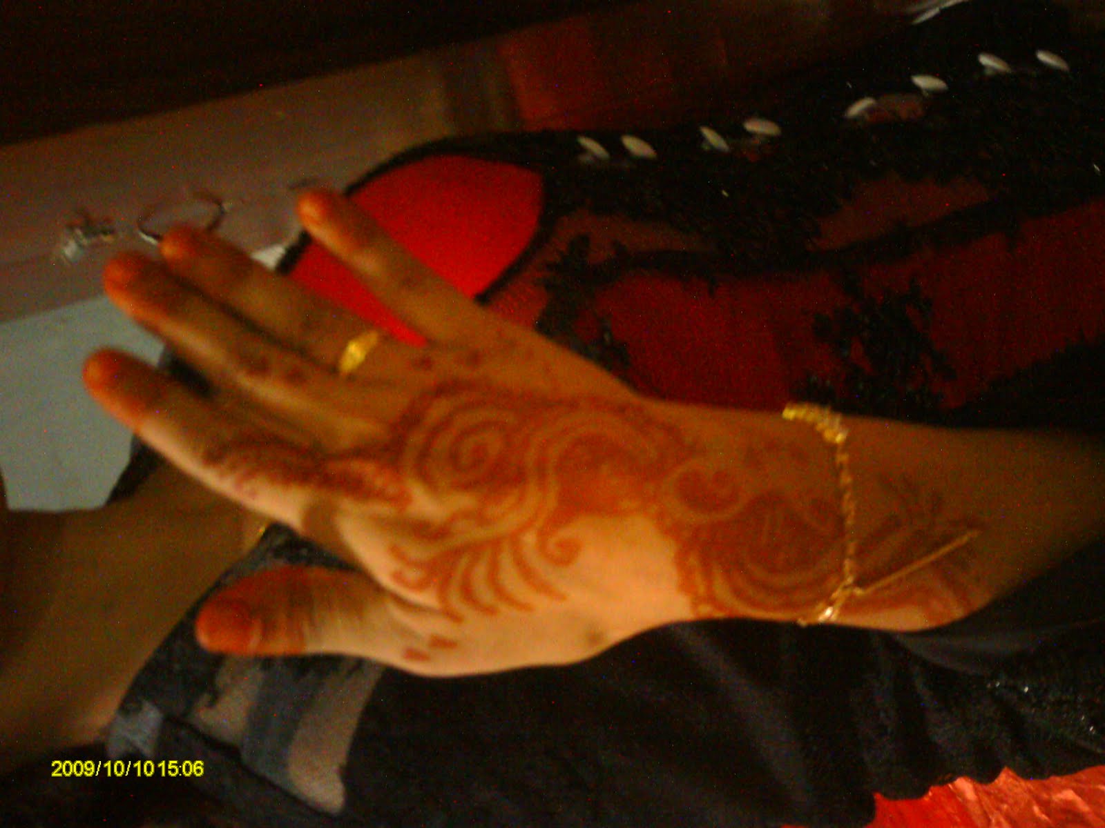 TuRns Ur DrEams t0 ReAliTy..: Ukiran Inai Tangan