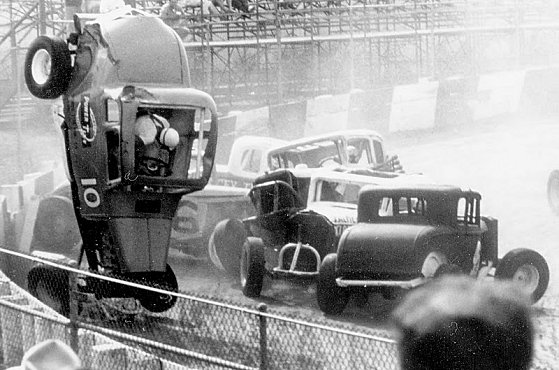 el ciste bravado: HOT ROD CRASH