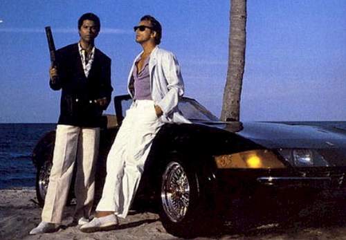 DE VOLTA À ANTOLÓGICA DÉCADA DE 80: MIAMI VICE (1984)