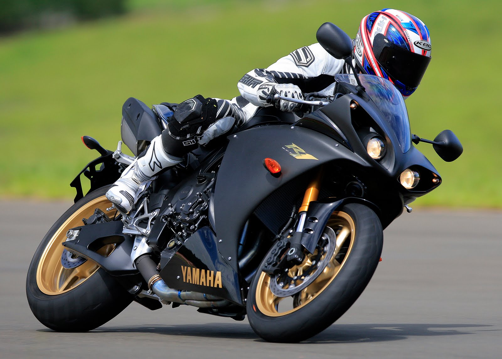 PARANAMOTOCICLISMO - CWB - PR - BR: Yamaha YZF-R1 2010 - VERSÃO 2010