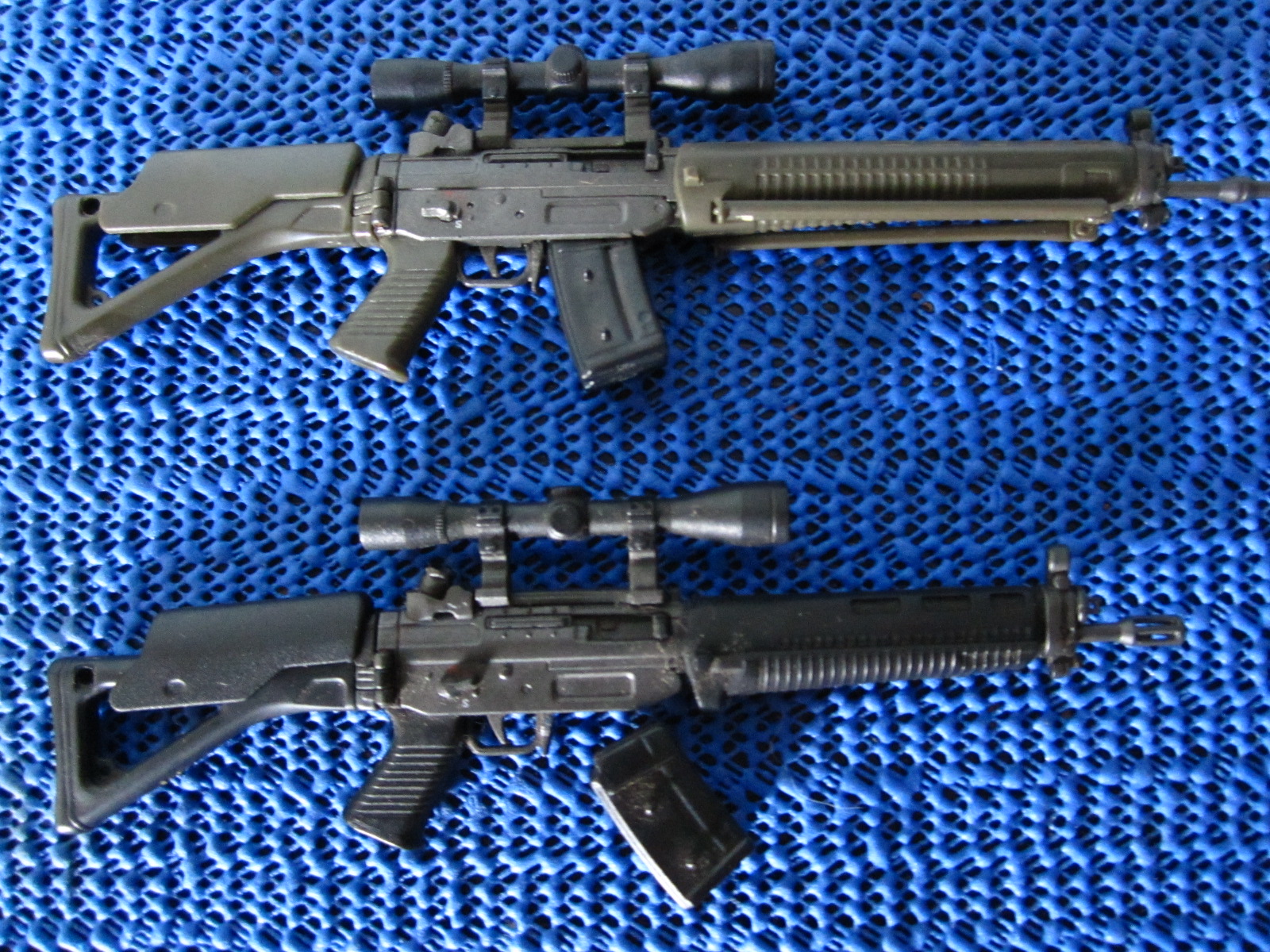 Zenith 1/6 scale military shop: 1/6 scale SIG SG 550 and SIG SG 552 SWAT