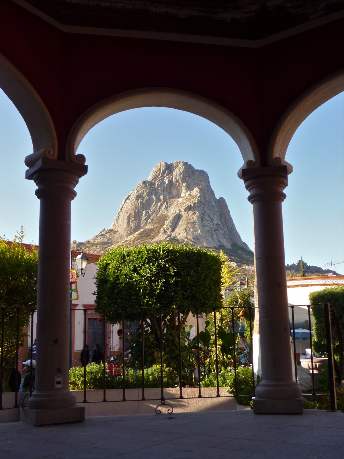 Los viajes de Pedro: Bernal