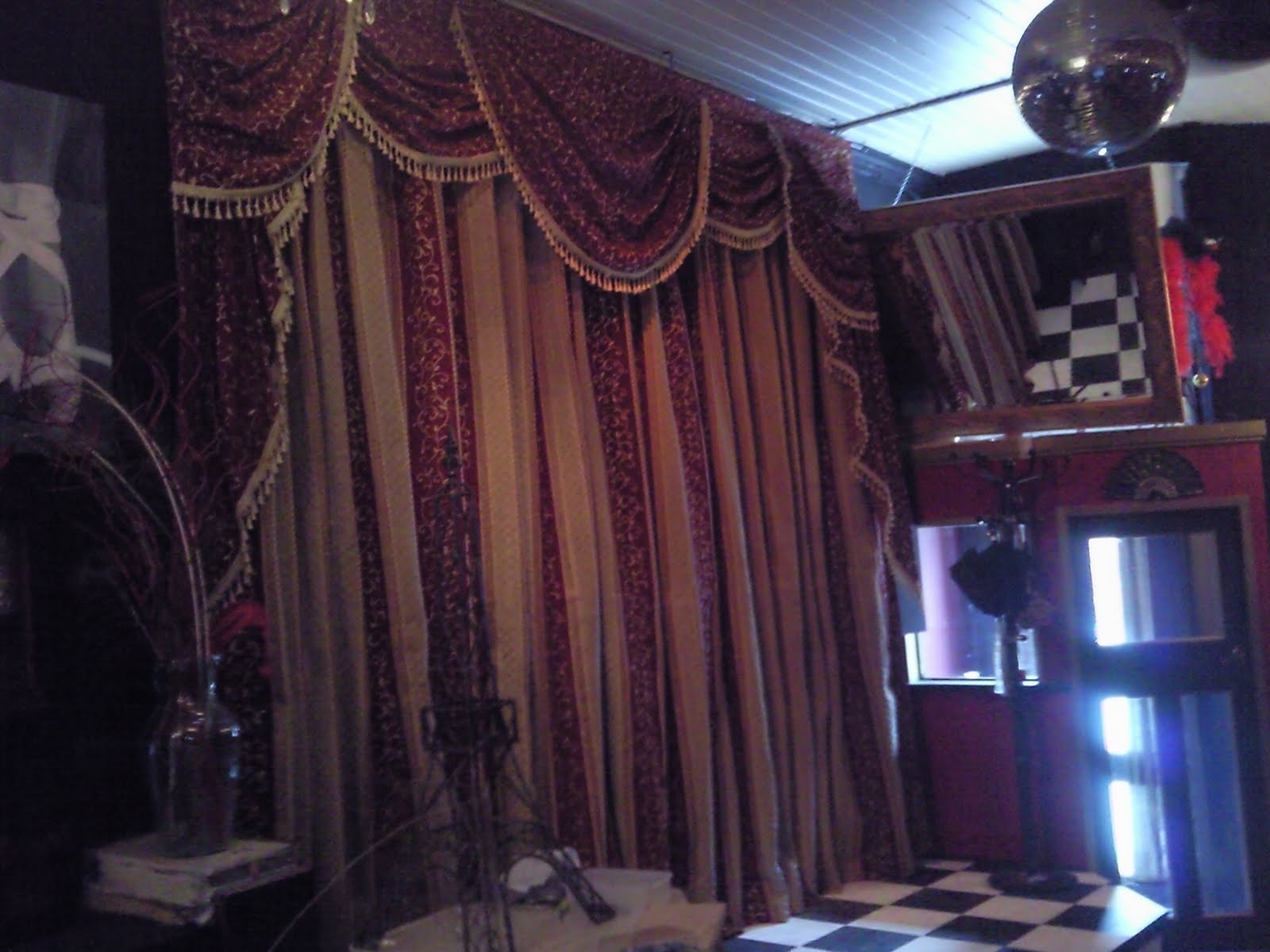 If Your Mind Wanders Let It Lead You Here Burlesque Bar Friday Nights if-your-mind-wanders-let-it-lead-you-here-burlesque-bar-friday-nights