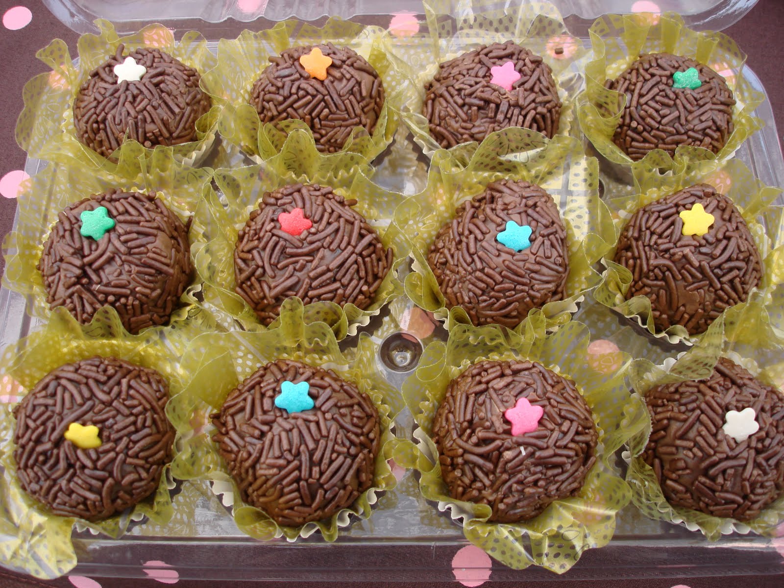 B de brigadeiro ®: BRIGADEIROS.....