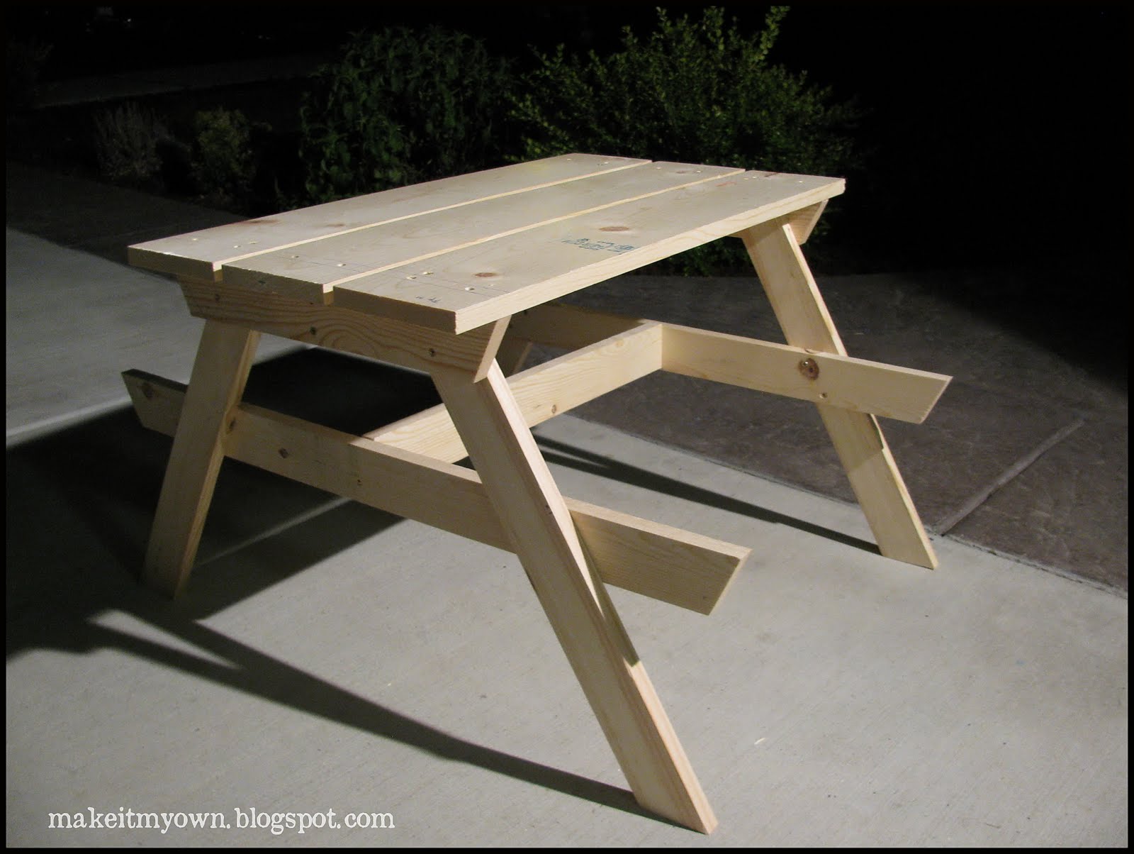 Ruffled Sunshine: Picnic Table Date