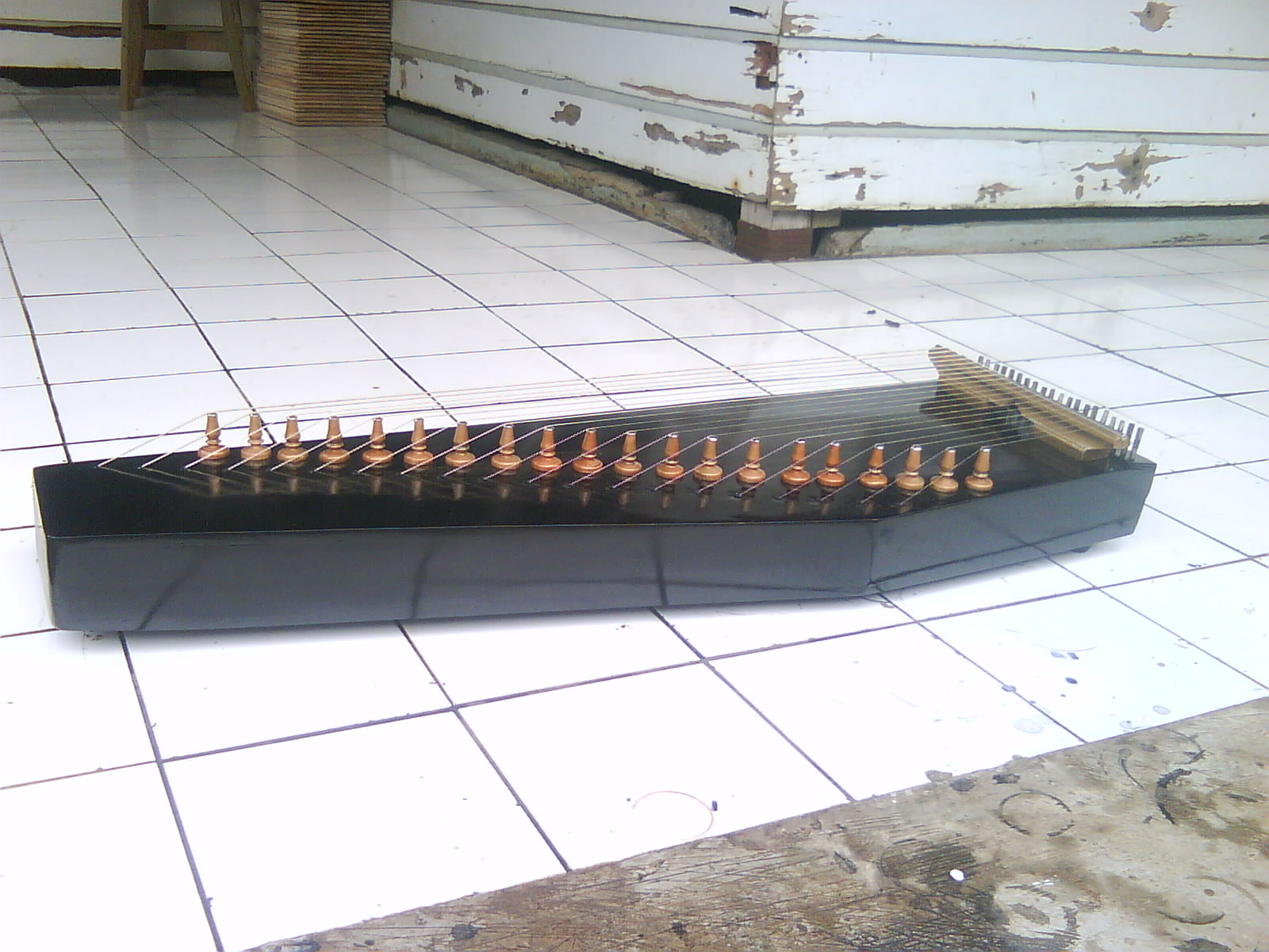 dani mustopa: menjual alat musik kesenian sunda ( kacapi, kecapi ...