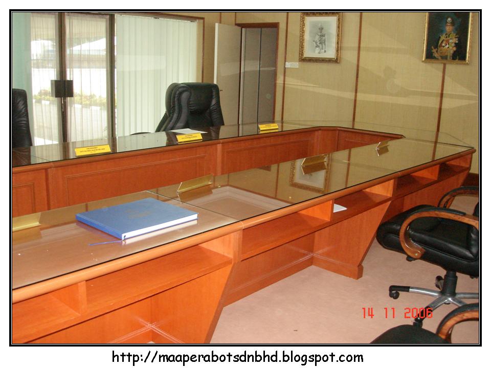 MAA PERABOT SDN. BHD.: MEJA MESYUARAT