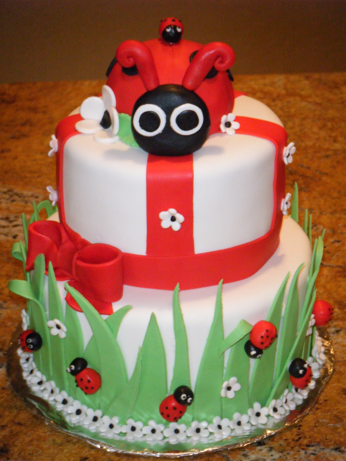 Cassy's Cakes: Ladybug Cake