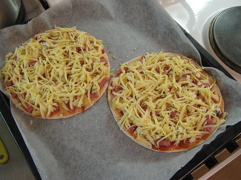 Mau!kas ruokablogi: Laiskan pizza - kinkku/broileri