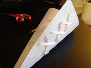 iDo-It-Myself: Wedding DIY: Ribbon-laced paper cones