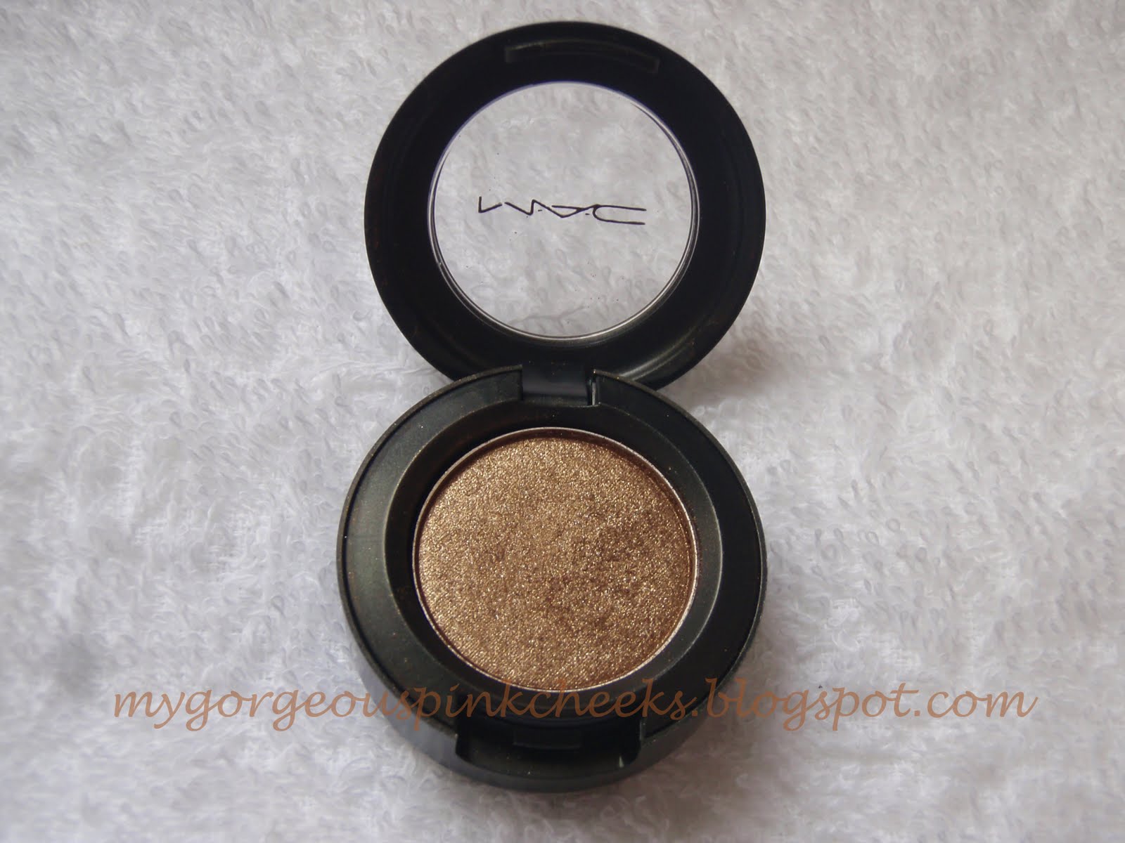 My Favorite Lustre: Mac Tempting Eyeshadow - My Gorgeous Pink Cheeks