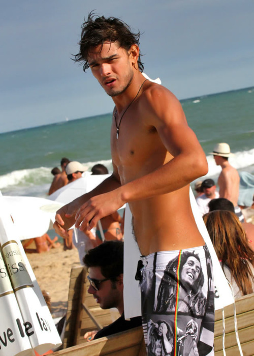 Flipflops and Boardies: Marlon Teixeira