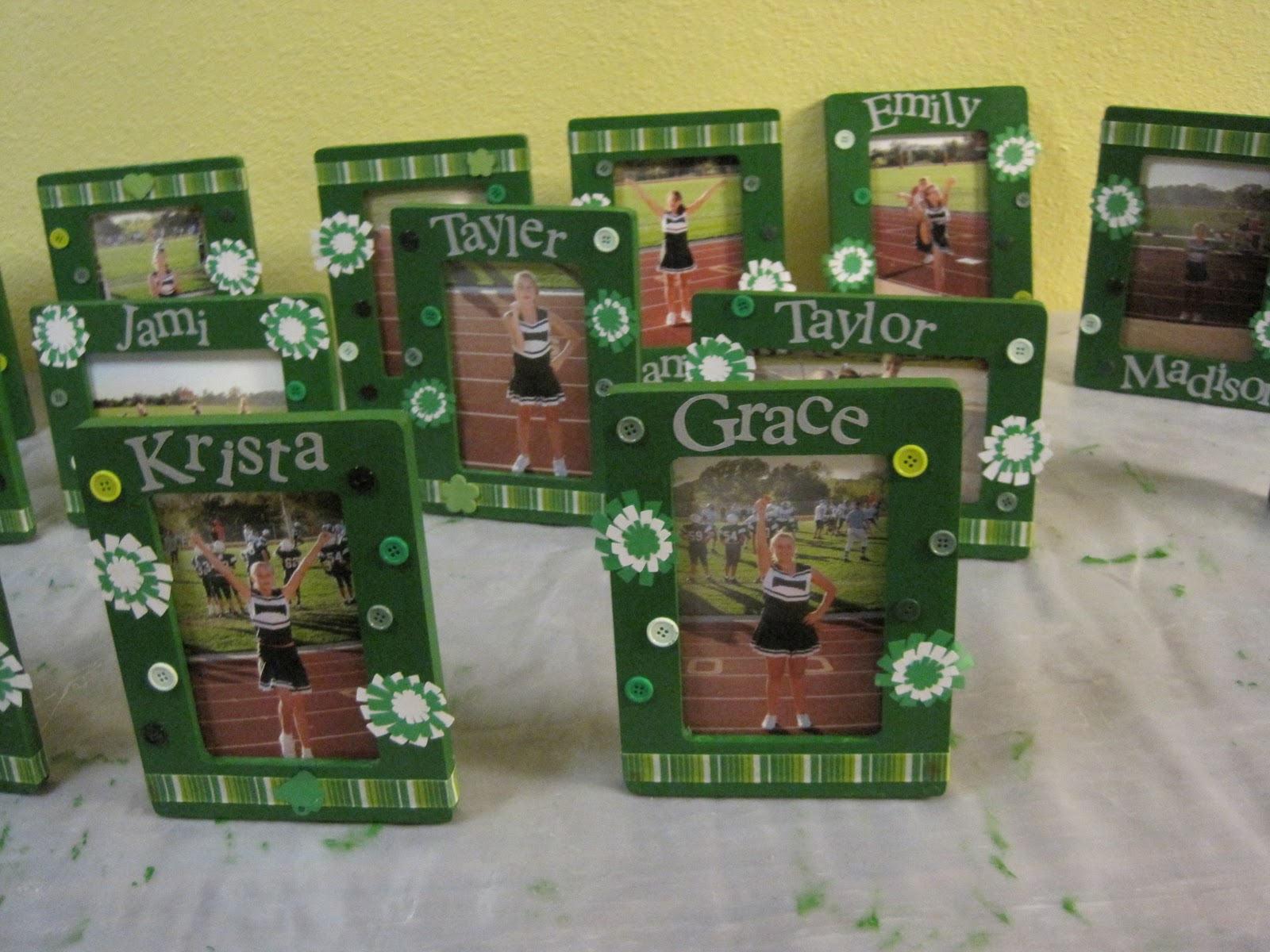 Crafts and Crap: Cheer Frames