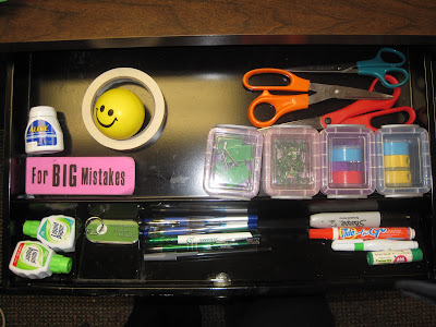 Crafts and Crap: Desk Organization