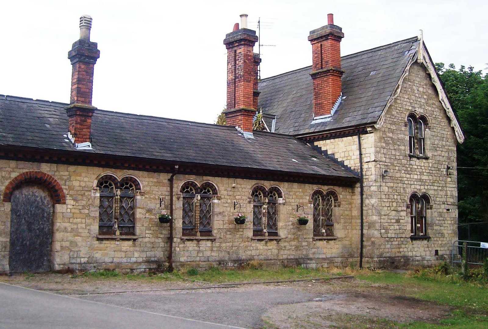 Liberal England: Glendon and Rushton station