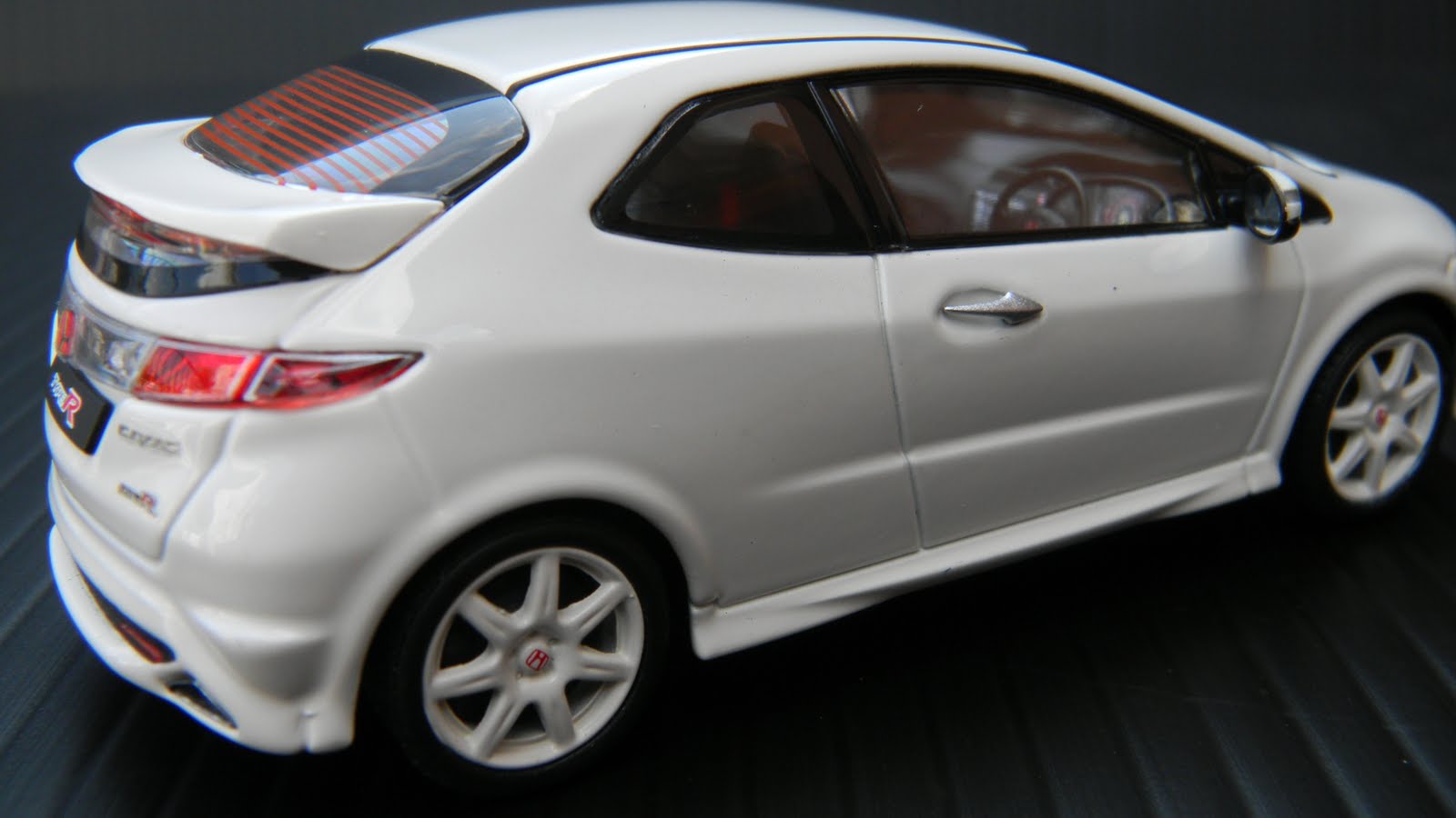 118 MODELS: Ebbro Honda Civic Type R Euro