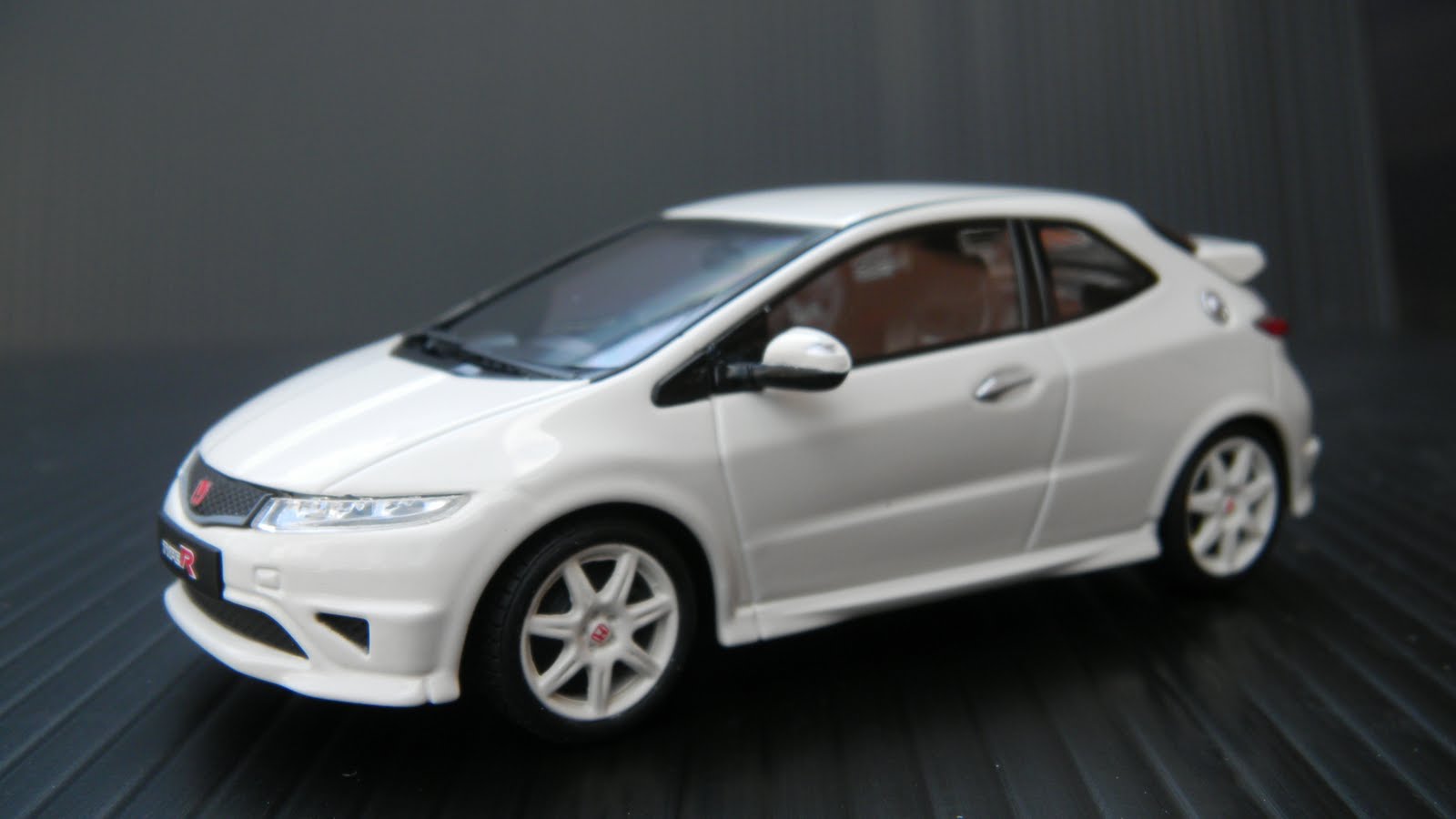 118 MODELS: Ebbro Honda Civic Type R Euro