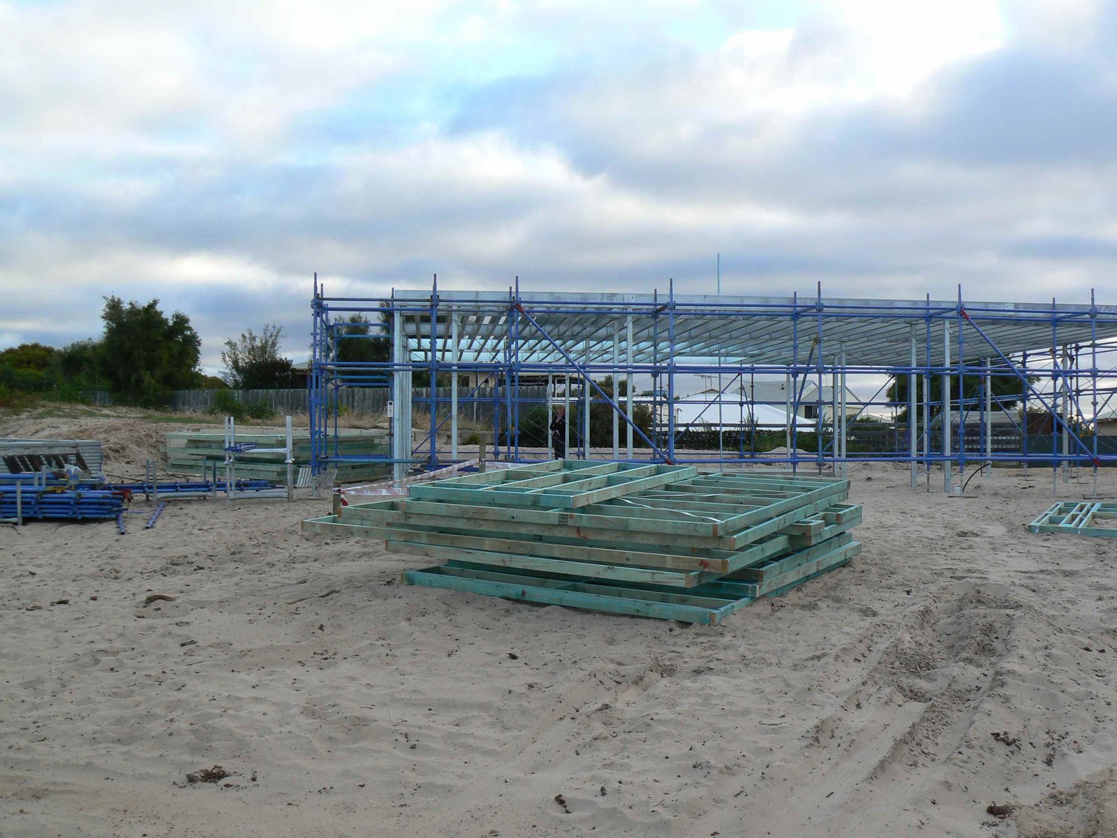 GRAND DESIGNS PGB: Scaffolding for Blue Pine Lego