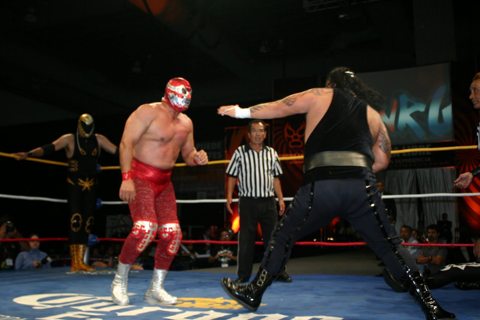 ESTRELLAS DEL RING.: Canek apago la Dinamita en esta Expo Lucha Libre ...