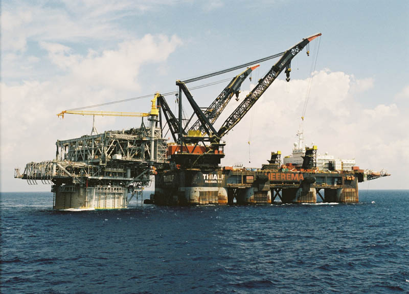 O Porto da Graciosa: THIALF, o maior navio grua do mundo