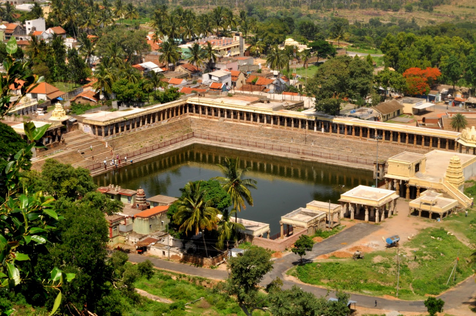 Escapades....: Melukote - A pious sanctum for those spiritualites