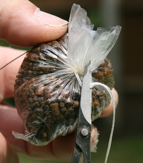 Smart Carping Blog - Coaching Online: HOW TO: Use small solid PVA bags