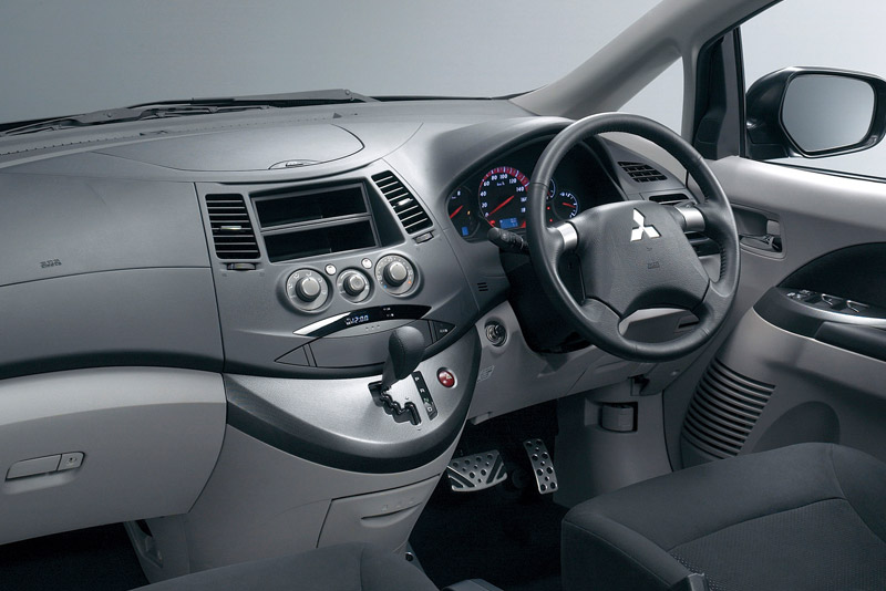 DAFTARharga mobil: Daftar harga Mitsubishi Grandis Indonesia