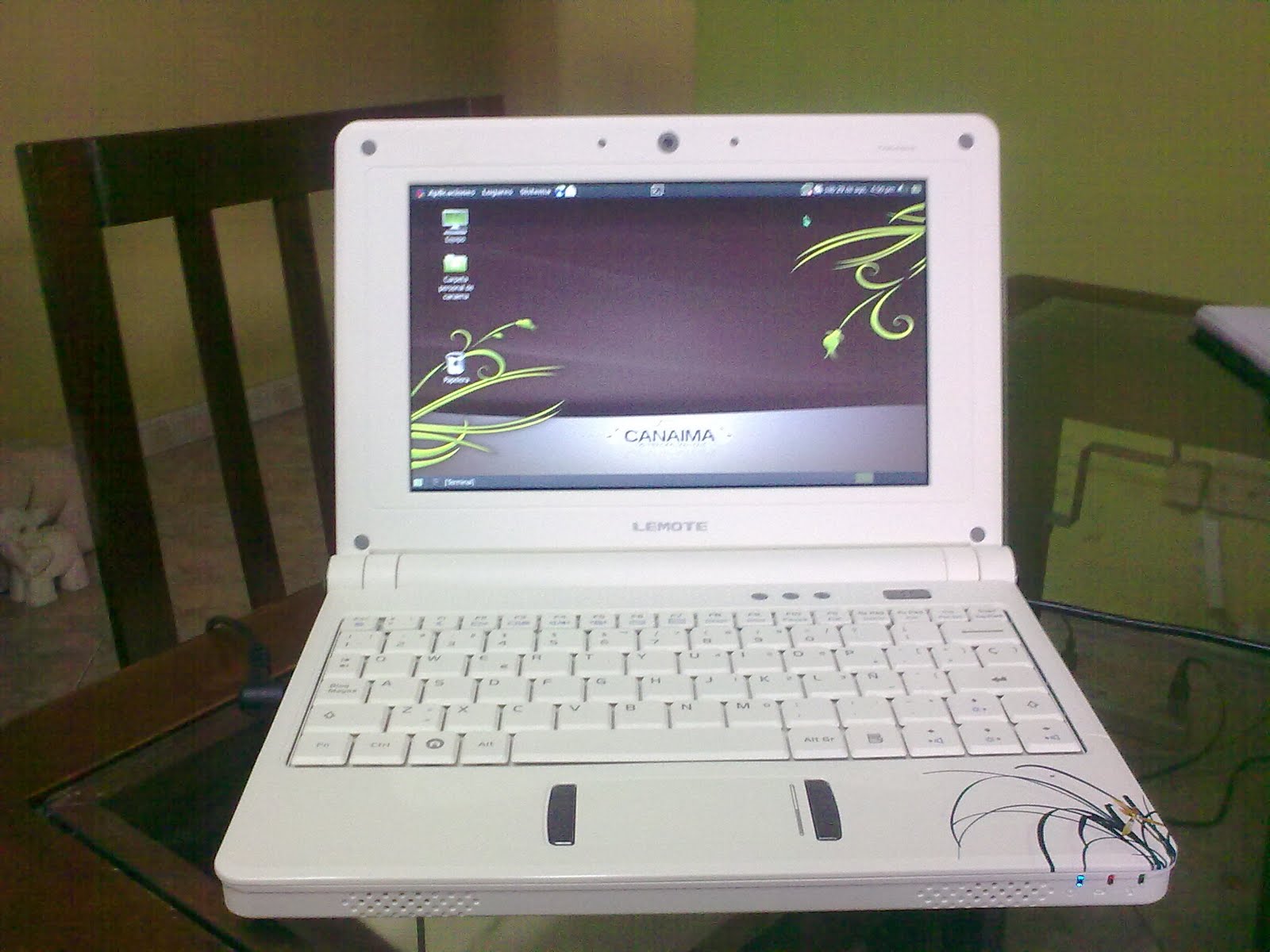 Instalando Debian Squeeze en una Lemote Yeeloong netbook ...